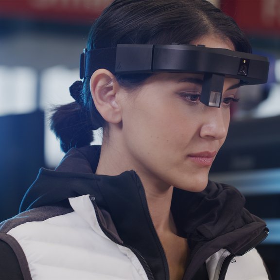 Keeping an eye on the job with the Almer Arc AR glasses: Technology Outlook